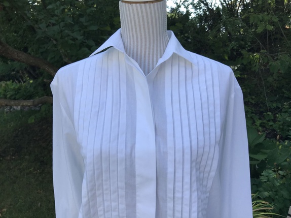 Lekker hvit bluse med flotte detaljer fra Lady Manhattan, Str 42 - Epla