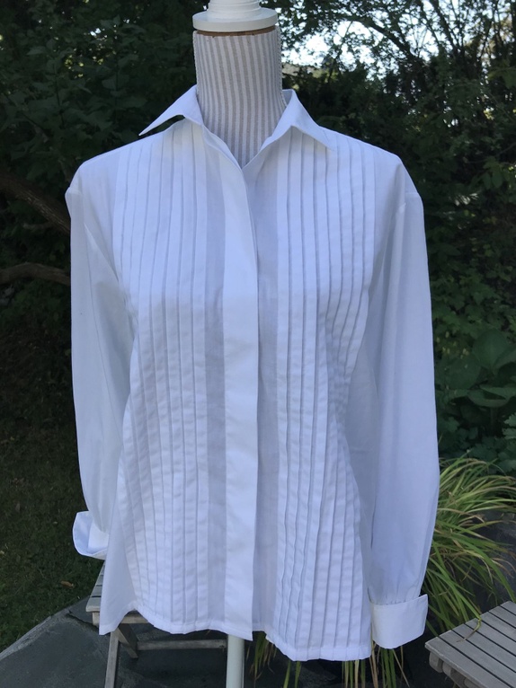 Lekker hvit bluse med flotte detaljer fra Lady Manhattan, Str 42 - Epla