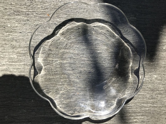 Fint gammelt fat i klart glass - Epla