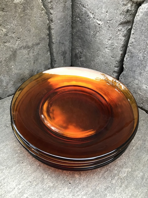 6 retro tallerkener i brunt glass - Epla