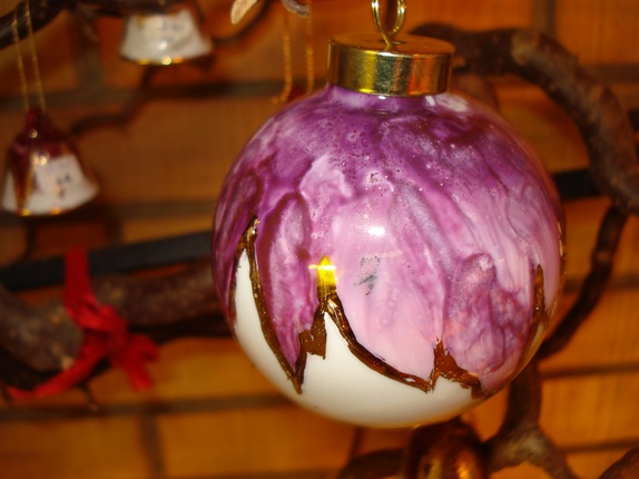 Håndmalt porselens Julekule - Epla