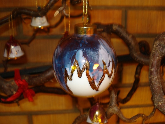 Håndmalt porselens Julekule - Epla