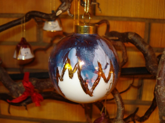 Håndmalt porselens Julekule - Epla