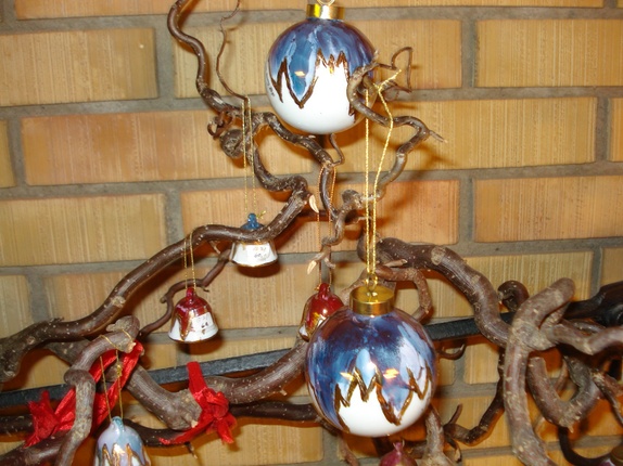 Håndmalt porselens Julekule - Epla