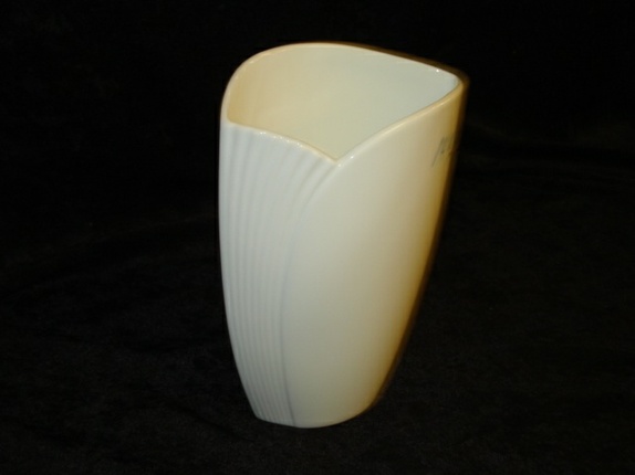 Hvit porselens vase - Epla