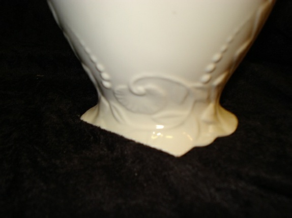 Hvit porselens vase - Epla