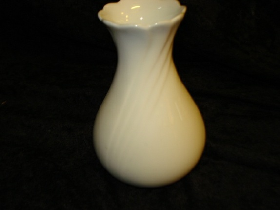 Hvit porselens vase - Epla