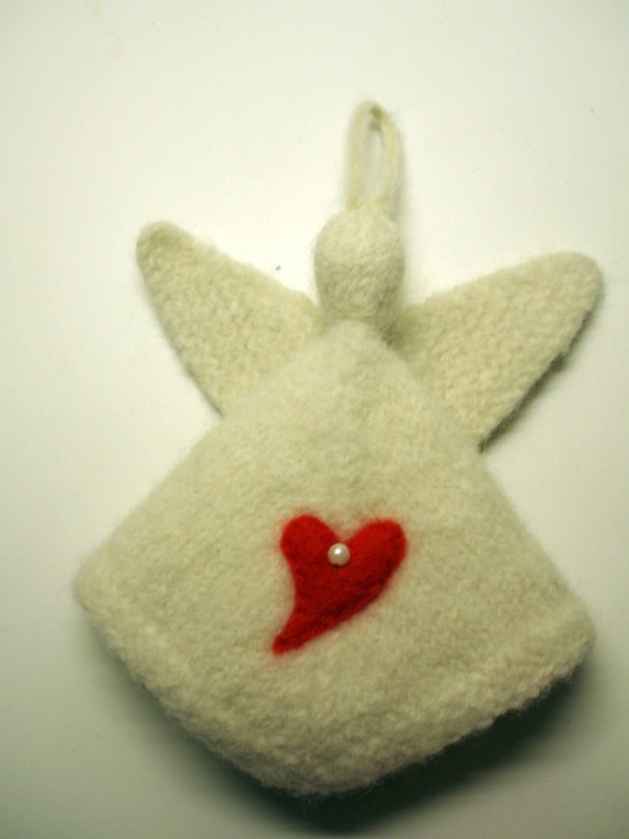 Engel med rødt hjerte - Epla