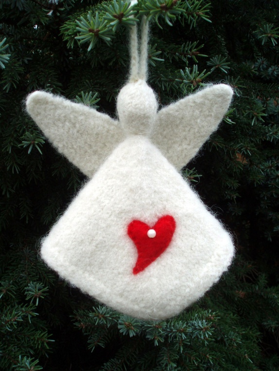 Engel med rødt hjerte - Epla