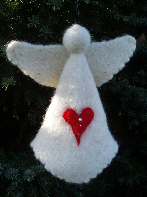 Engel med rødt hjerte - Epla