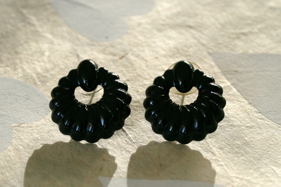 Svarte 60-talls-studs - Epla