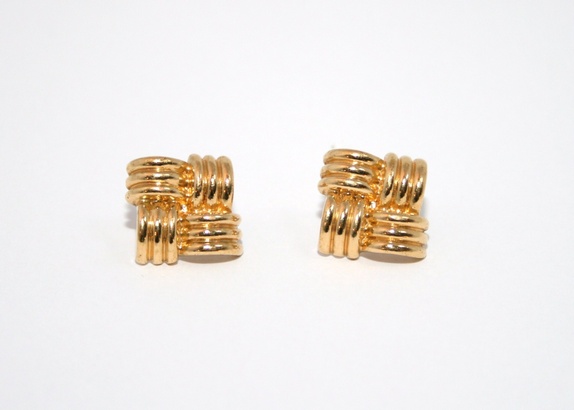 Gullfargede studs - Epla