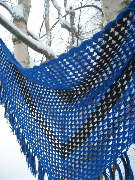 "CocooningMySelfShawl" - Epla