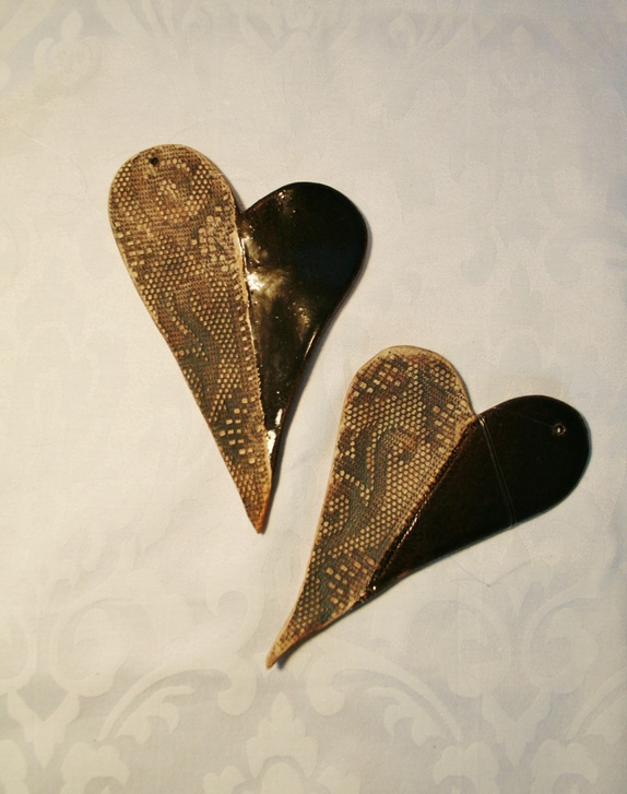 Keramikk hjerte m/oppheng. Svart. - Epla