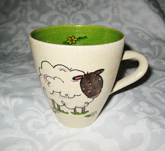 Kopp med sau:) Hånddreid kopp med sau motiv - Epla