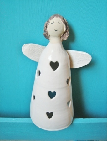 Engel. Skulptur av keramikk for telys - Epla