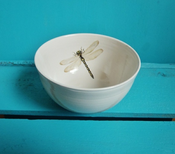 Hvit keramikk bolle/skål med øyenstikker - Epla