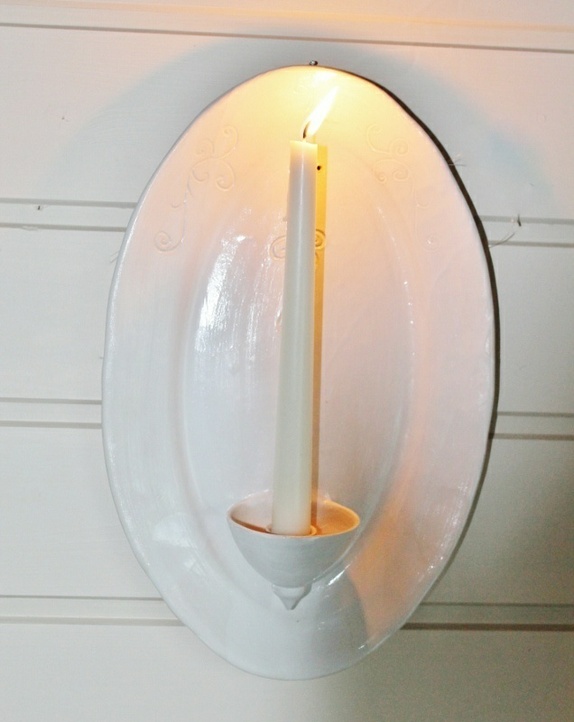 Veggfat av keramikk med lysholder - Epla