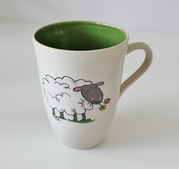 Hånddreid kopp med sau, limegrønn/natur. - Epla