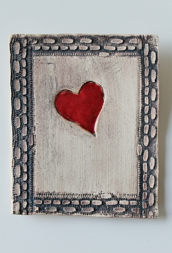 Lite bilde av keramikk m/hjerte. - Epla