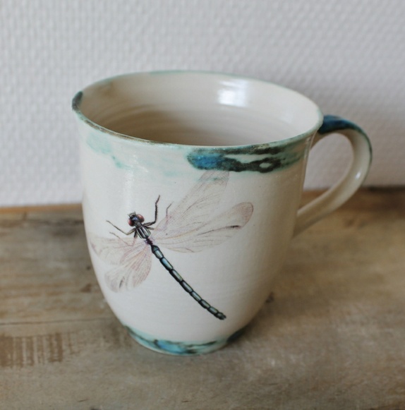 Reservert til AS. Hånddreid kopp av keramikk, med øyenstikker - Epla