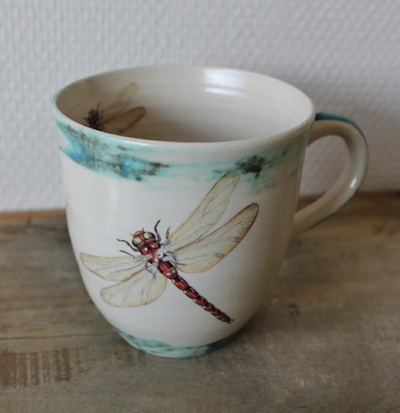 Reservert til AS. Hånddreid kopp av keramikk, med øyenstikker - Epla