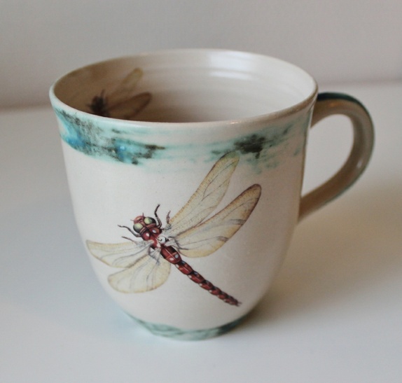 Reservert til AS. Hånddreid kopp av keramikk, med øyenstikker - Epla