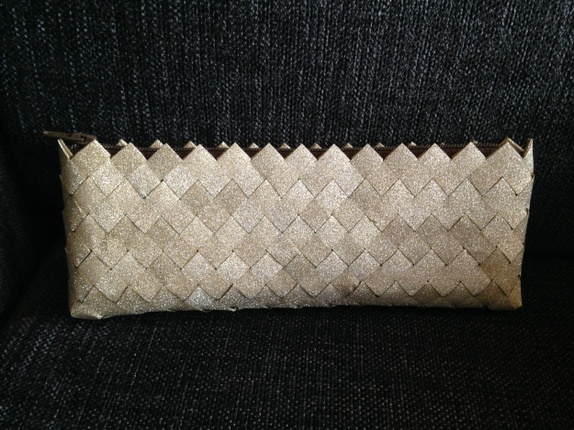 Veske i meksikansk fletting - glitter/gull - Epla