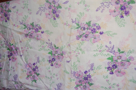 Lilla blomstrete stoff - Epla