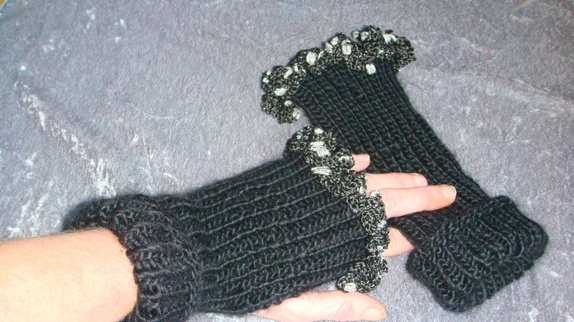 Pulsvarmere med strikket blondekant Salg - Epla