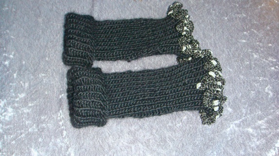 Pulsvarmere med strikket blondekant Salg - Epla