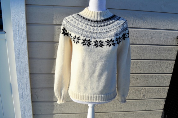 Genser med rund sal Salg - Epla