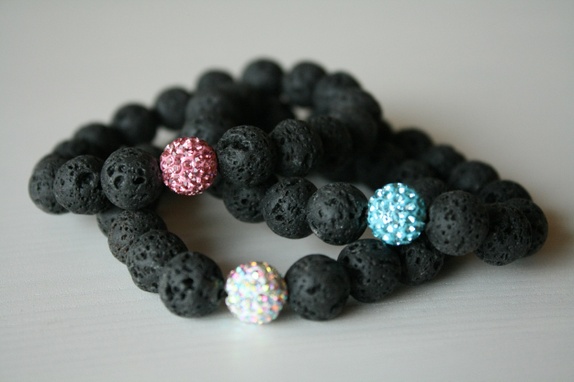 Armbånd med lavaperler og krystaller - nedsatt med 30% - Epla