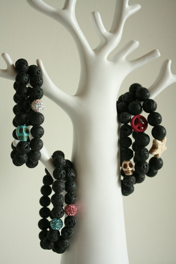 Armbånd med lavaperler og lilla stjerne - Epla