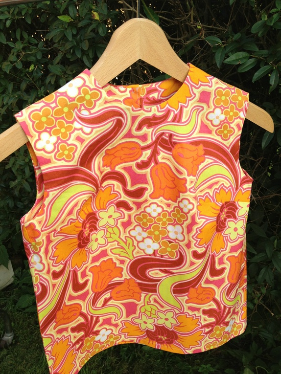 Bluse i 70-talls-stil, 8-9 år - Epla