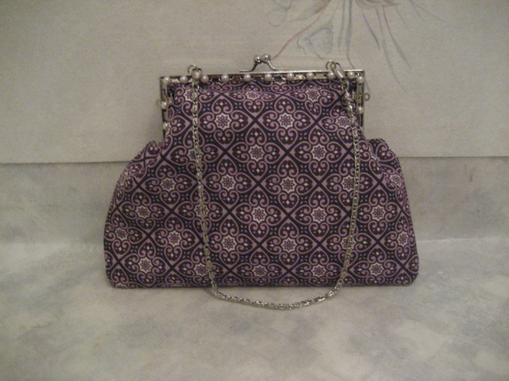 Lilla veske med perler - Epla