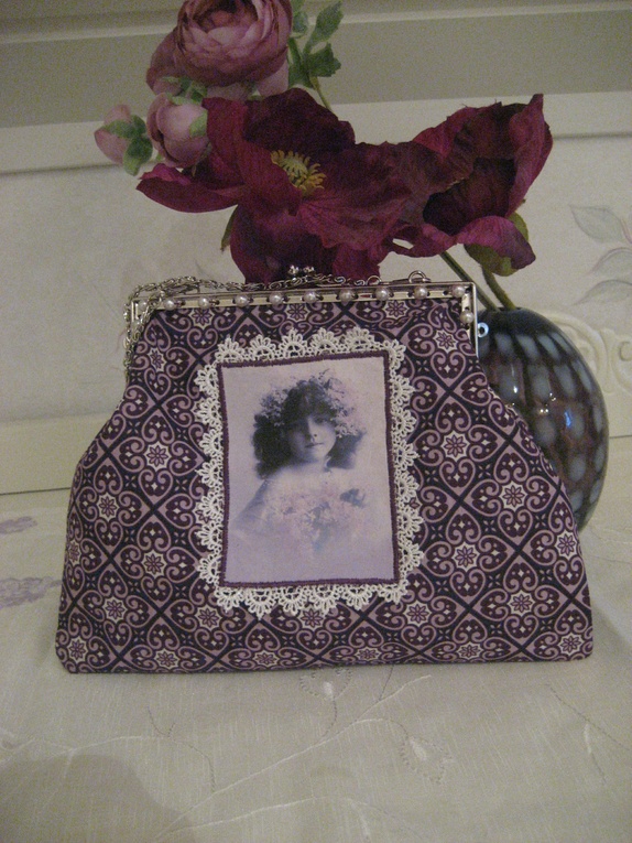 Lilla veske med perler - Epla