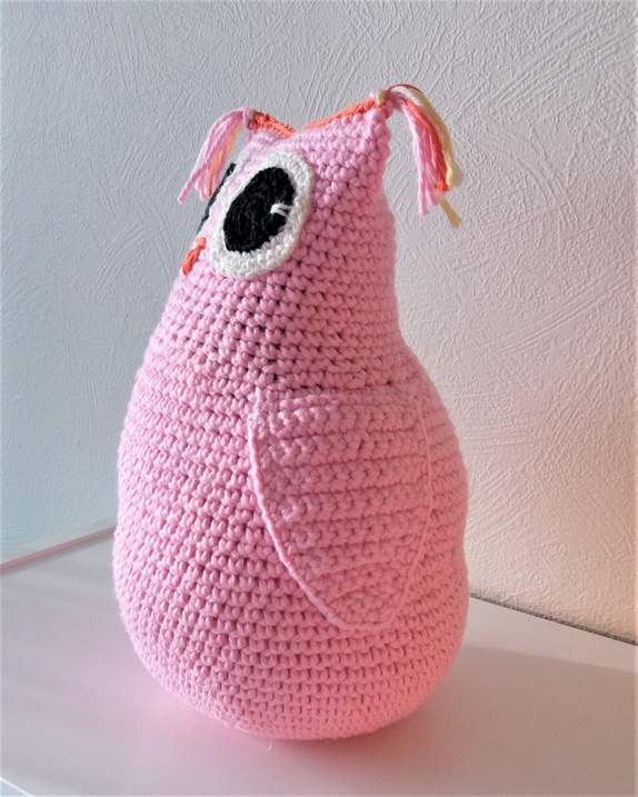 Heklet ugle i rosa. - Epla