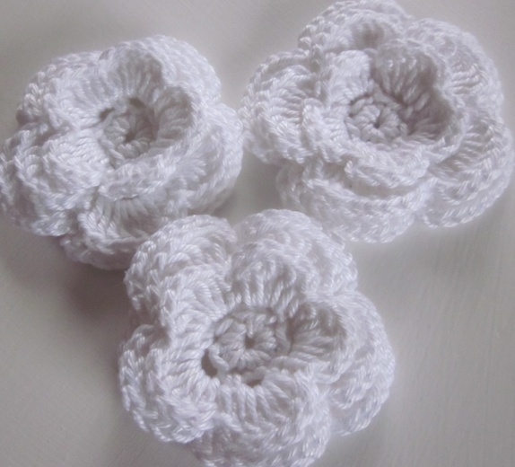 1 Sett - 3 hekla hvite roser. - Epla