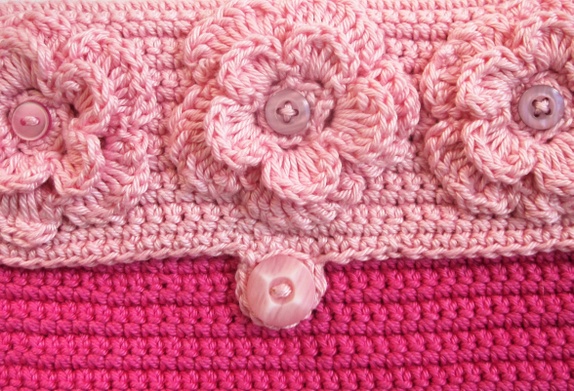 Ryddesalg, før kr 350, nå kr 200,-Heklet clutch i rosa. - Epla