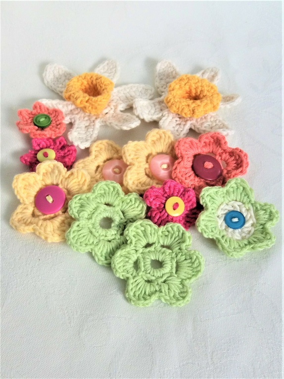 Januarsalg - Heklet kurv m/hekla blomster. - Epla