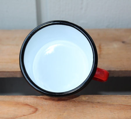 Emaljert kopp med polkadotter - Epla