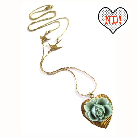 Candy by ND! Blå-grå rose på hjerte med svaler smykke - Epla