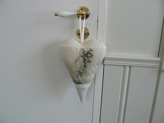 Hjerte med jente med blomster - Epla