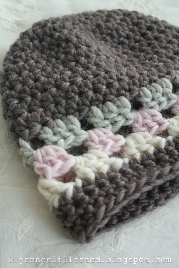 Heklet lue -brunmelert med striper. - Epla