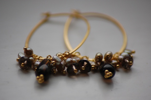 Ovale ringer med røyk kvarts og ferskvannsperler - Epla