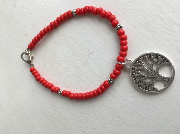 «Livets tre» med røde perler - Epla