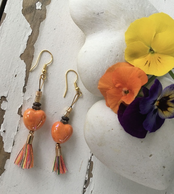 Oransje hjerter i ørene - Epla