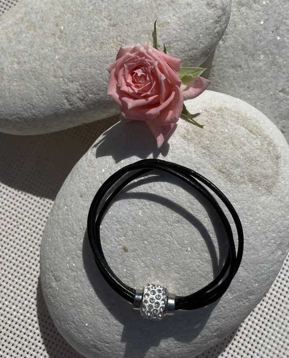 Sorte skinnreimer med strasslås - Epla