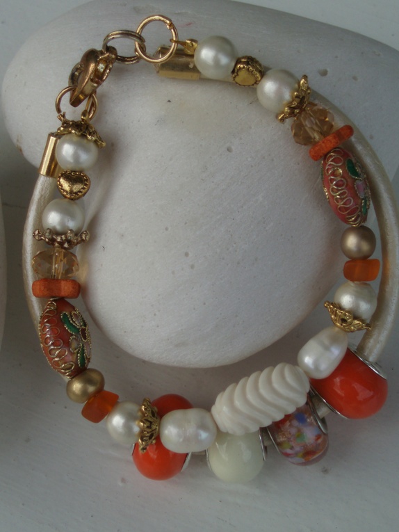 Dobbelt armbånd i krem og orange - Epla